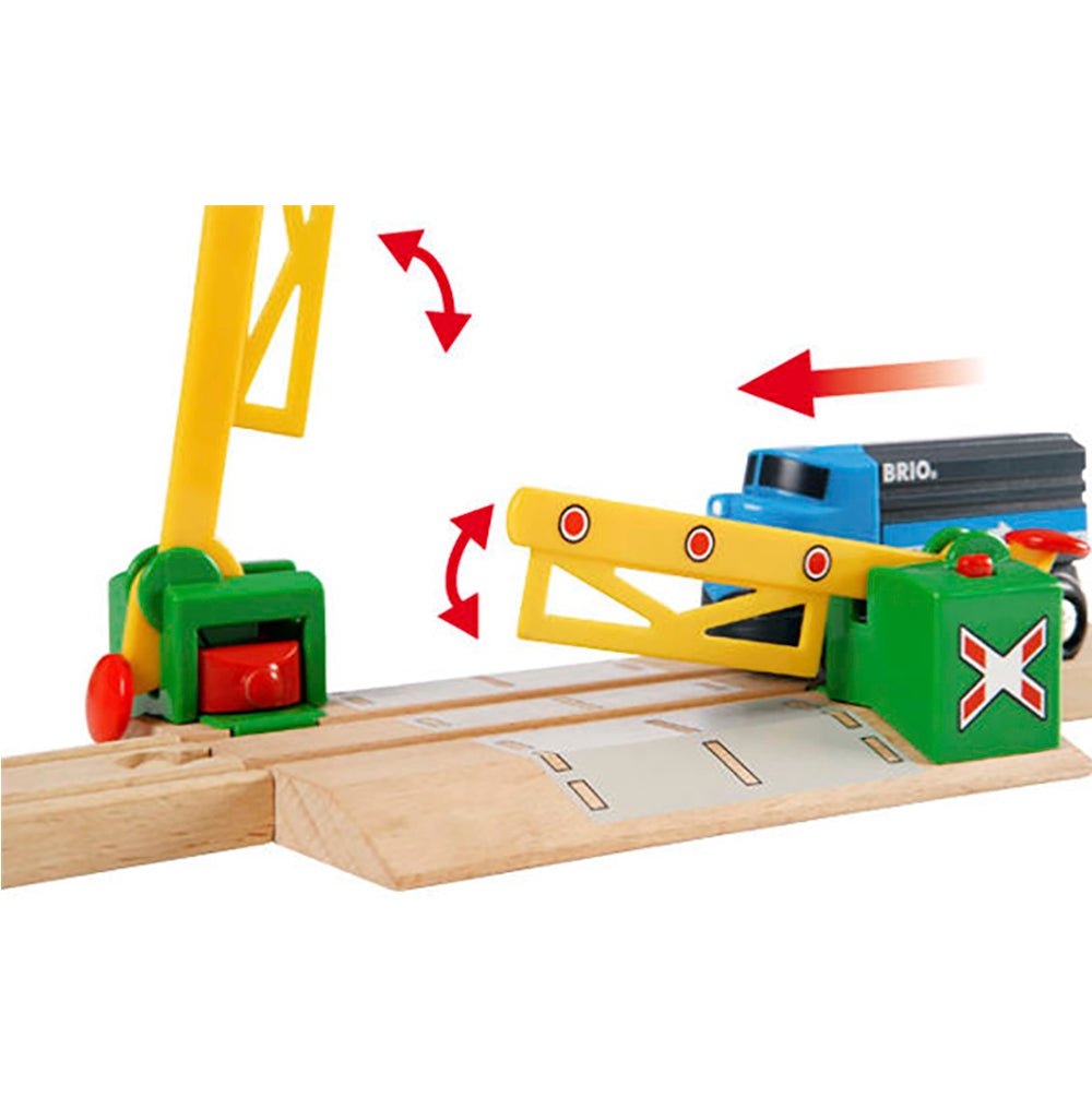 Brio Magnetic Action Crossing | Brio - Lucas loves cars