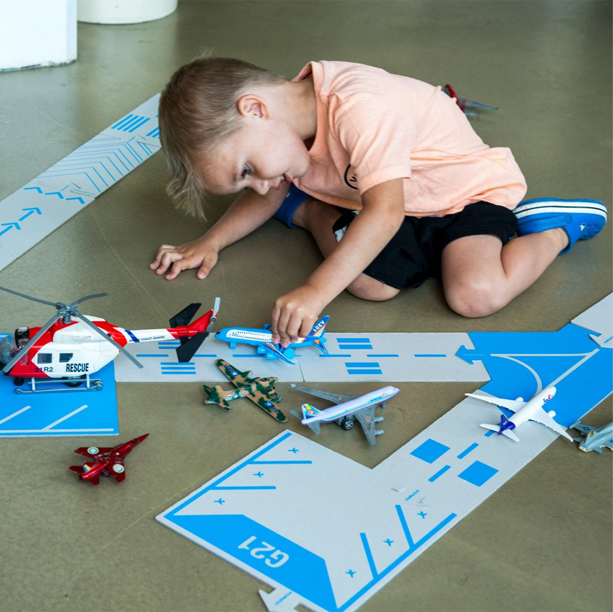waytoplay Runway | Plane toys – Lucas loves cars