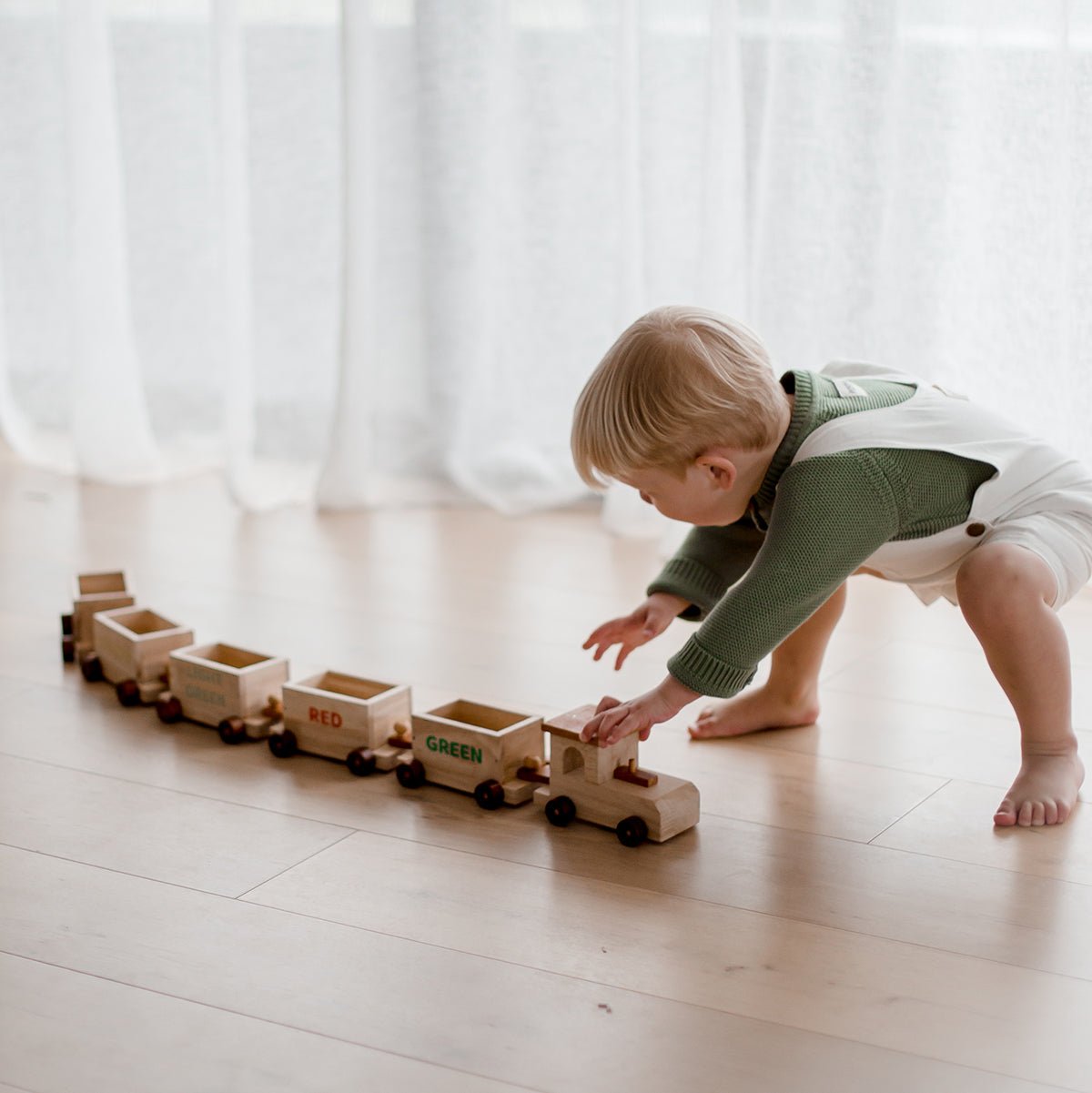 Wooden colour sorting train – Lucas loves cars