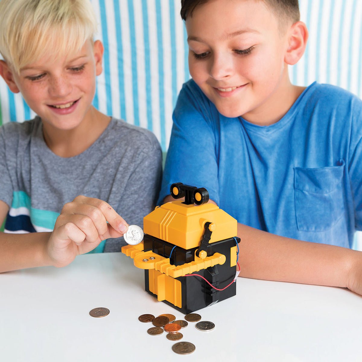KidzRobotix Money Box Robot | Robot Monday Box - Lucas loves cars