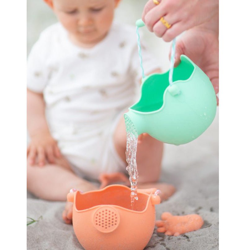 Scrunch Watering can | Scrunch beach toys - Lucas loves cars