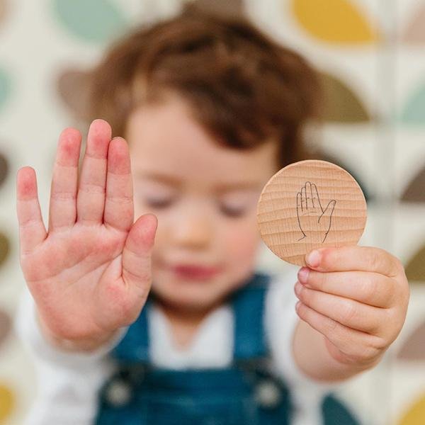 Sign language wooden – Lucas loves cars
